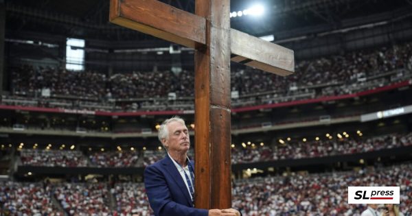 Ο Κερκ σαν νέος "εσταυρωμένος" στο αμερικανικό φαντασιακό - slpress.gr