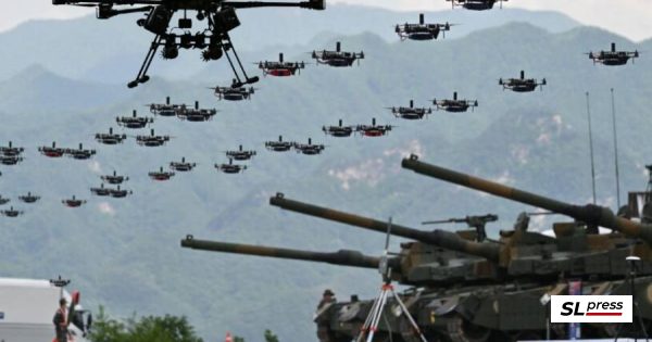 Νέα όπλα μαζικής καταστροφής τα σμήνη drones - slpress.gr