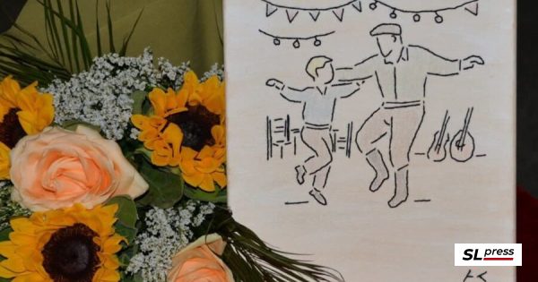 Δύο γυναίκες ζωγραφίζουν με... βελόνι και κλωστή - slpress.gr