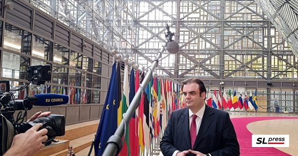 Εσείς πανηγυρίσατε για τον Πιερρακάκη ή μου είστε τίποτα πλεμπαίοι ...